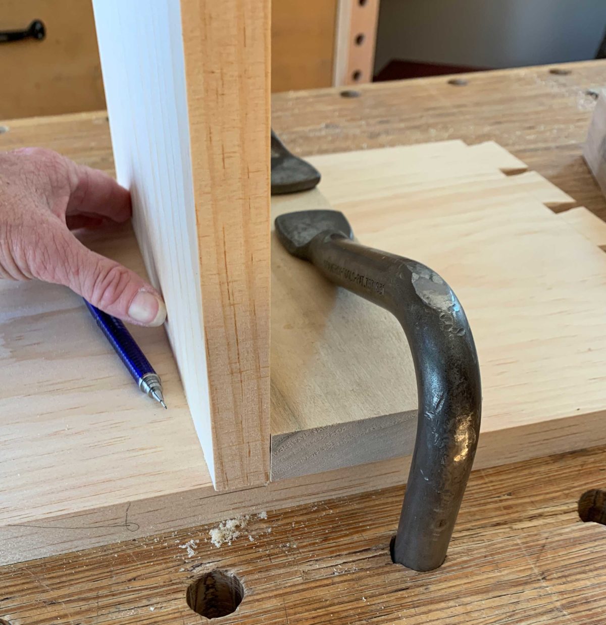 An (Almost) Foolproof Method for Hand-Cut Dadoes - FineWoodworking