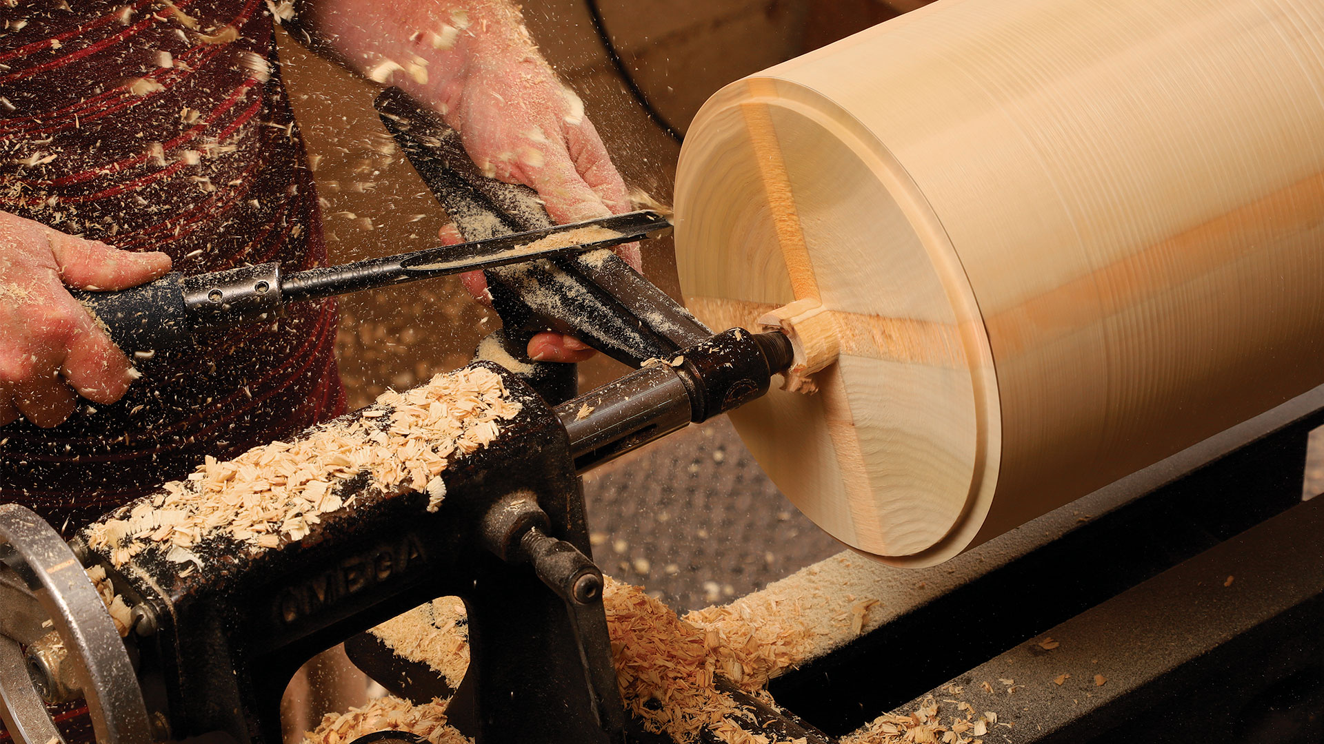 Video: Creating a split turning blank - FineWoodworking