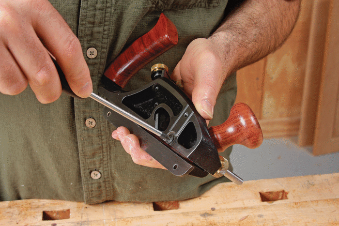 Setting up a fillister plane - FineWoodworking