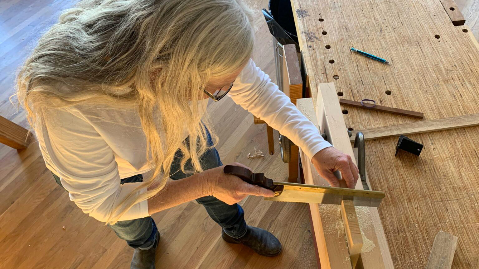 Learning how to saw by hand - FineWoodworking