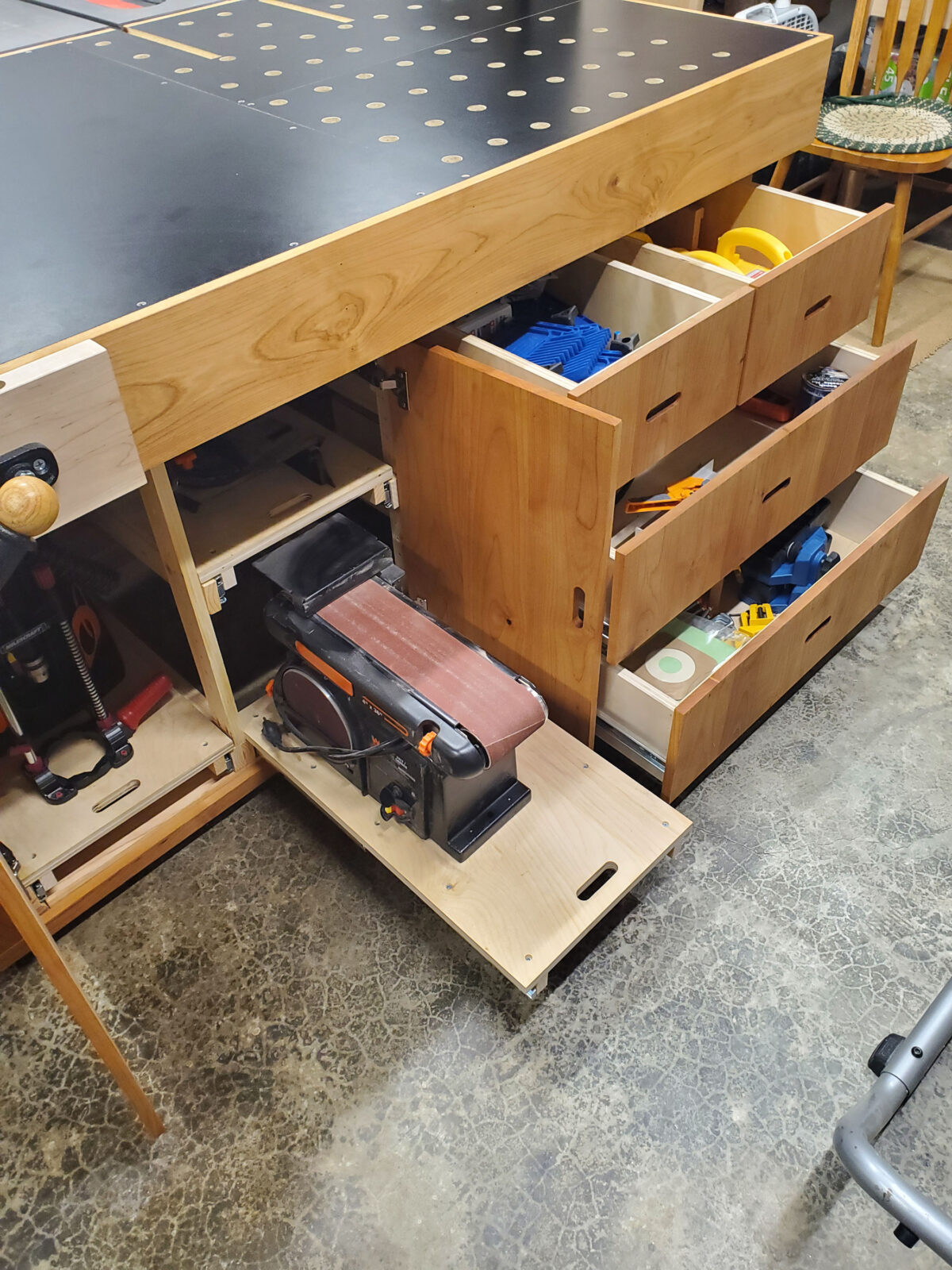 Outfeed Downdraft Table - FineWoodworking