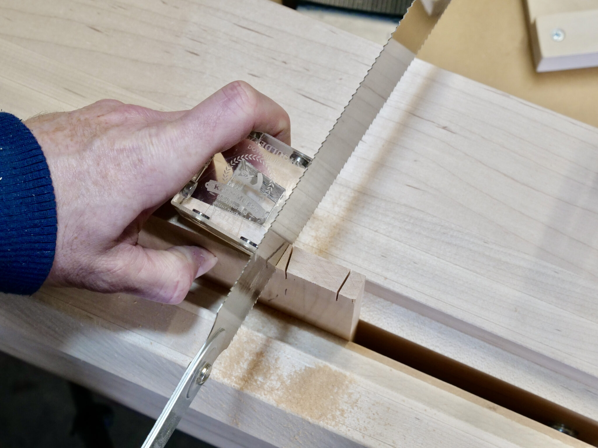 Let's cut a dovetail joint using a sawing guide - FineWoodworking