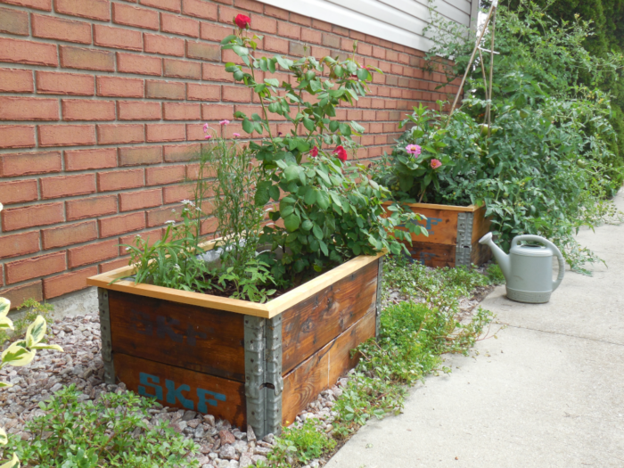 Water resistant finishes for planters - FineWoodworking