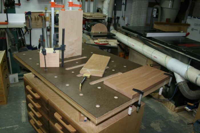 A versatile clamping and assembly table - FineWoodworking