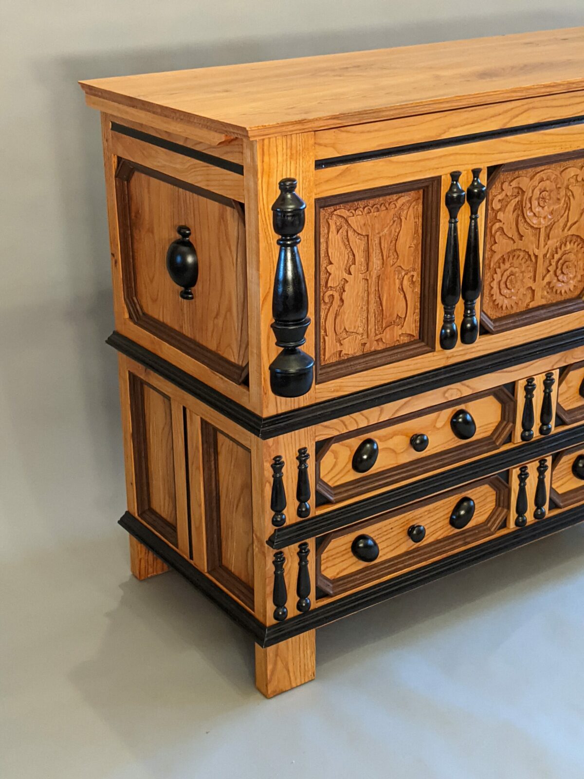 Sunflower chest reproduction - FineWoodworking