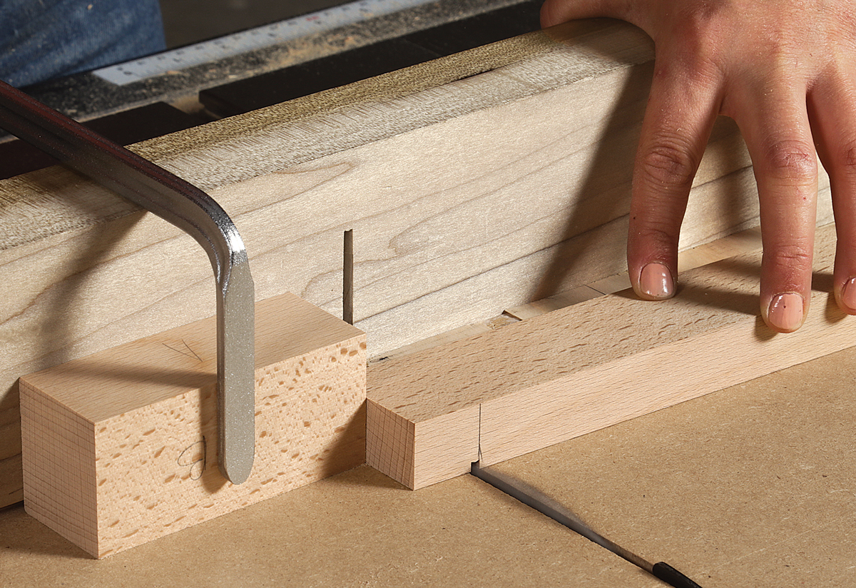 How to build an artful easel - FineWoodworking