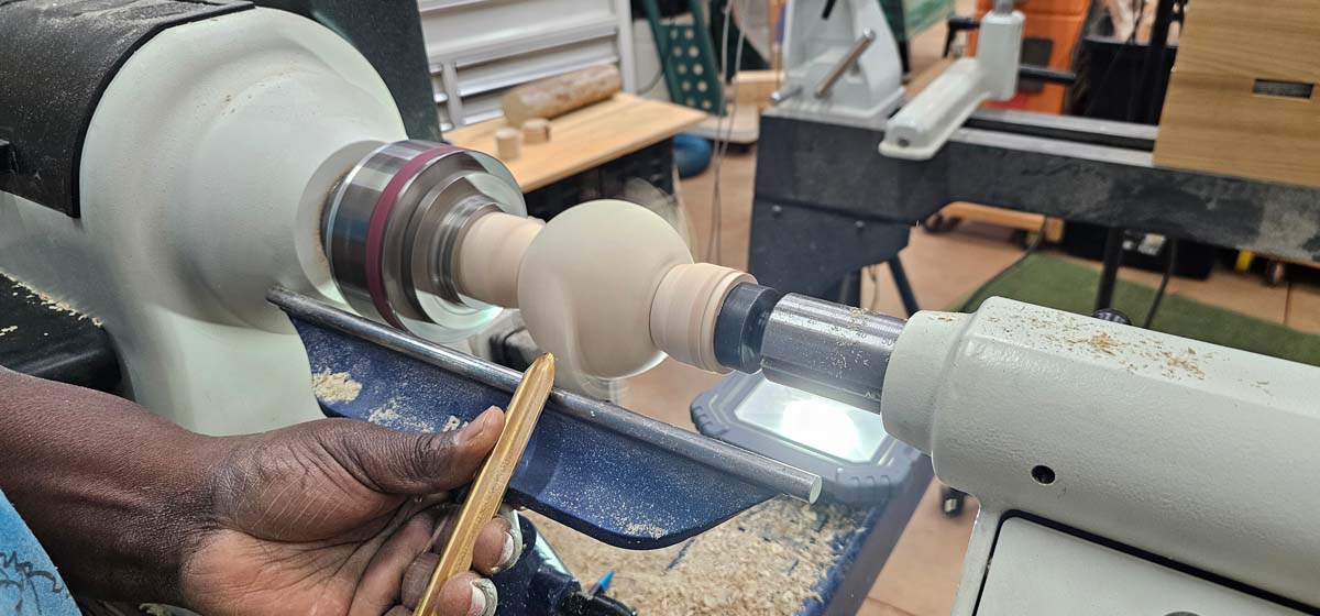 Easily turn a sphere on a lathe without a jig - FineWoodworking