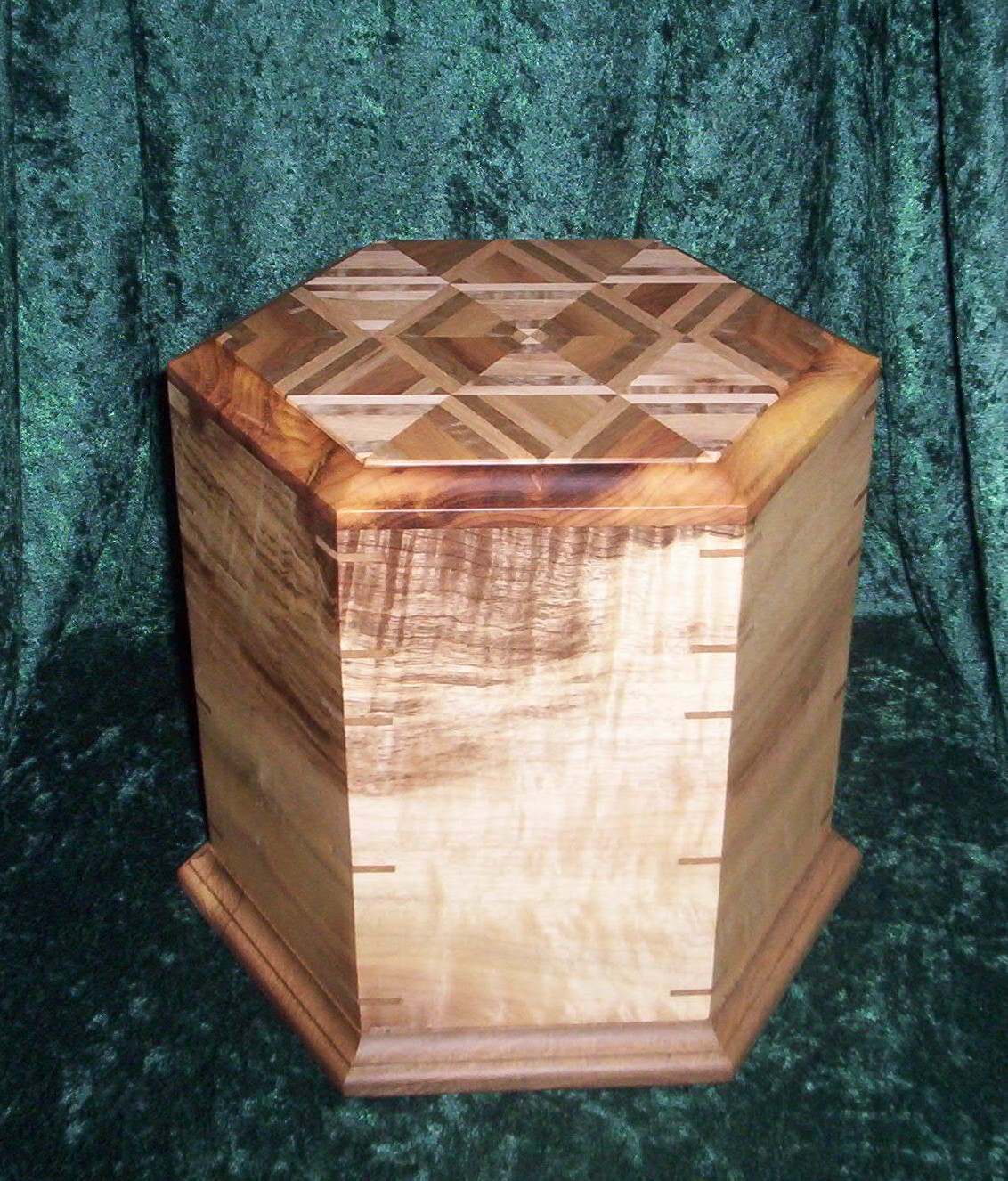 Oregon Myrtlewood Scattering Urn with Mosaic top. - FineWoodworking