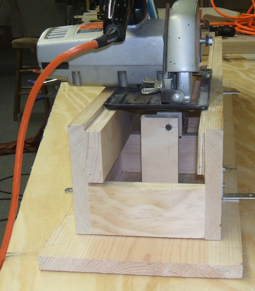 Circular saw jig for tapered legs and for squaring twisted boards ...