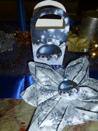 Christmas Gift Bag with Crushed Ice and Bauble - CUP278870_1446 ...