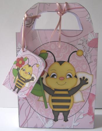 Cute Pink Floral Bee Gift Bag 2 - CUP381119_659 | Craftsuprint