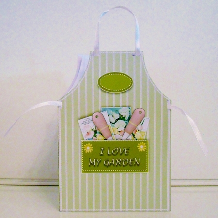 I Love My Garden - Cut & Fold Apron Card With Insert & Verse ...