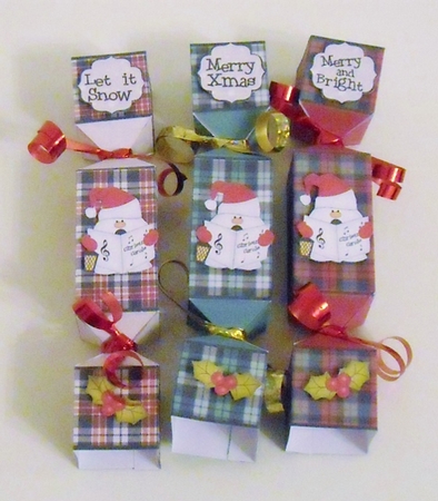 3D Christmas Cracker Boxes Tartan Snowball Sam goes Carol Singing ...