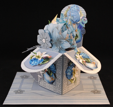 Pop Up Box Card Kit Flowers - CUP754365_2246 | Craftsuprint