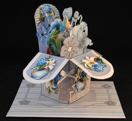 Pop Up Box Card Kit Flowers - CUP754365_2246 | Craftsuprint