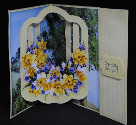 Daffodils Triangle Shadow Box Card Mini Kit - Photo by Yvonne Middleton