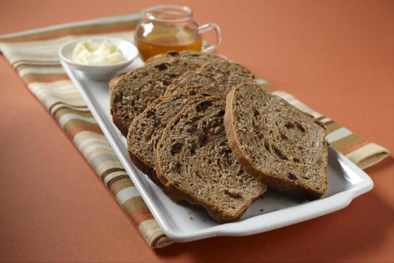 Toasted Oatmeal and Raisin Bread