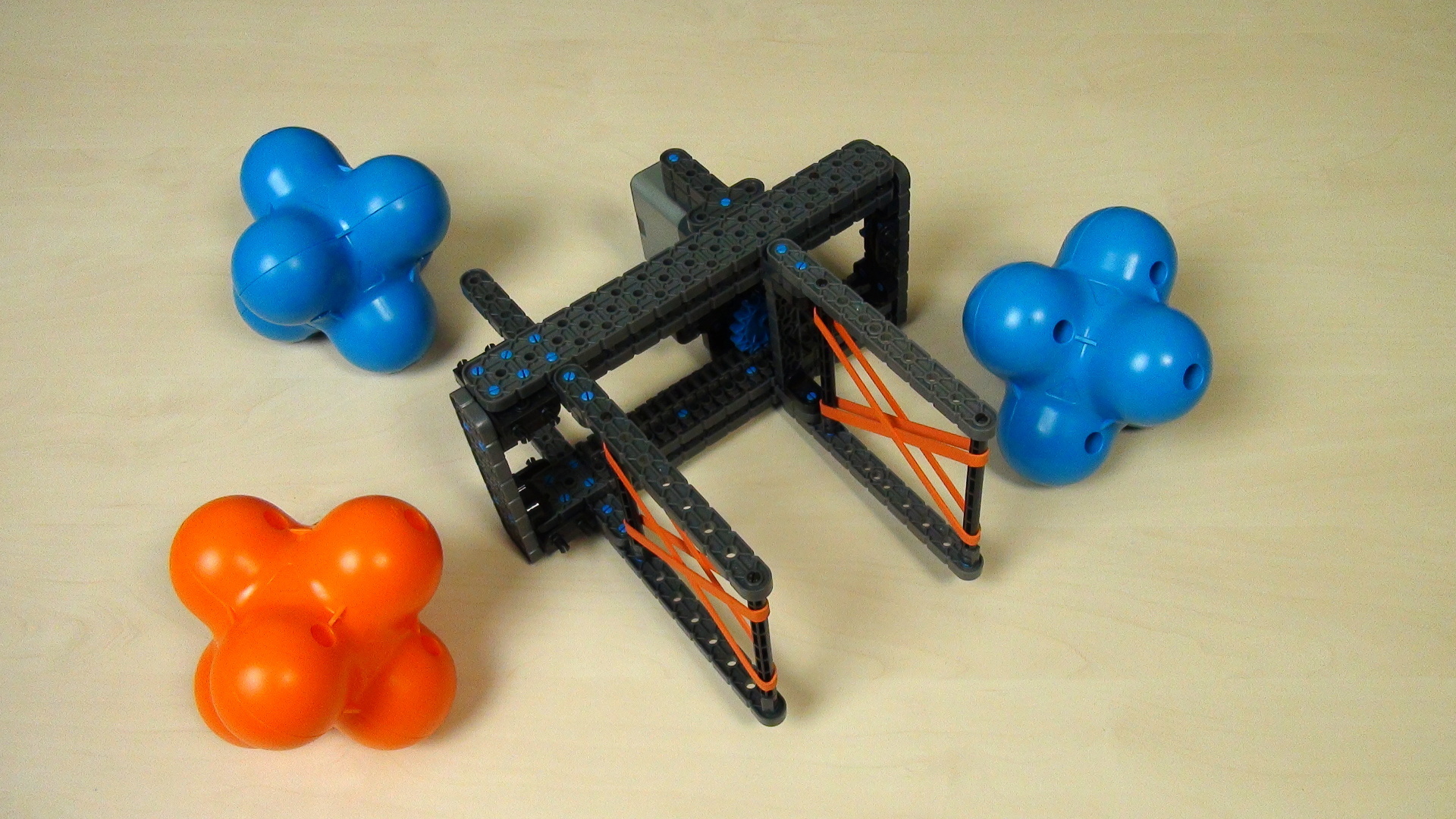 FLLCasts | VEX IQ Crossover. Attachment for grabbing a single Hexball