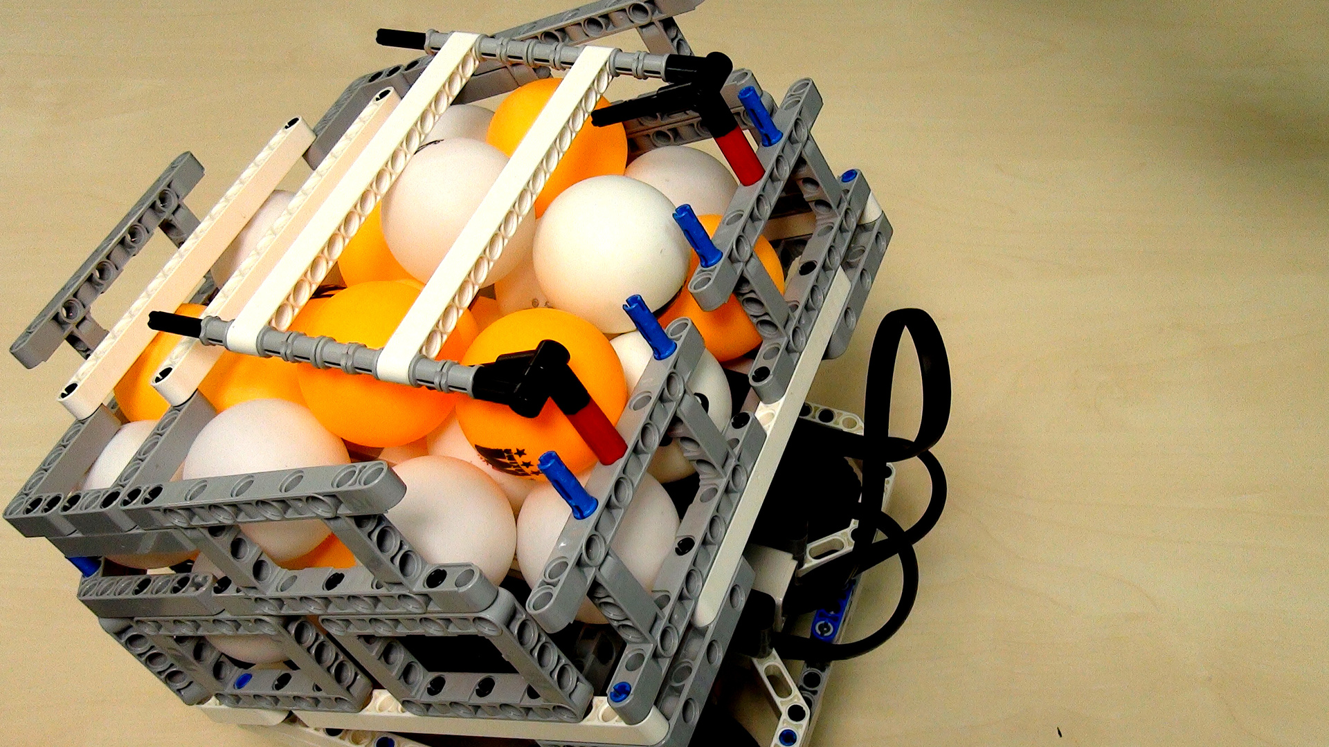FLLCasts | Contain and release ping pong balls. WRO Elementary 2015.