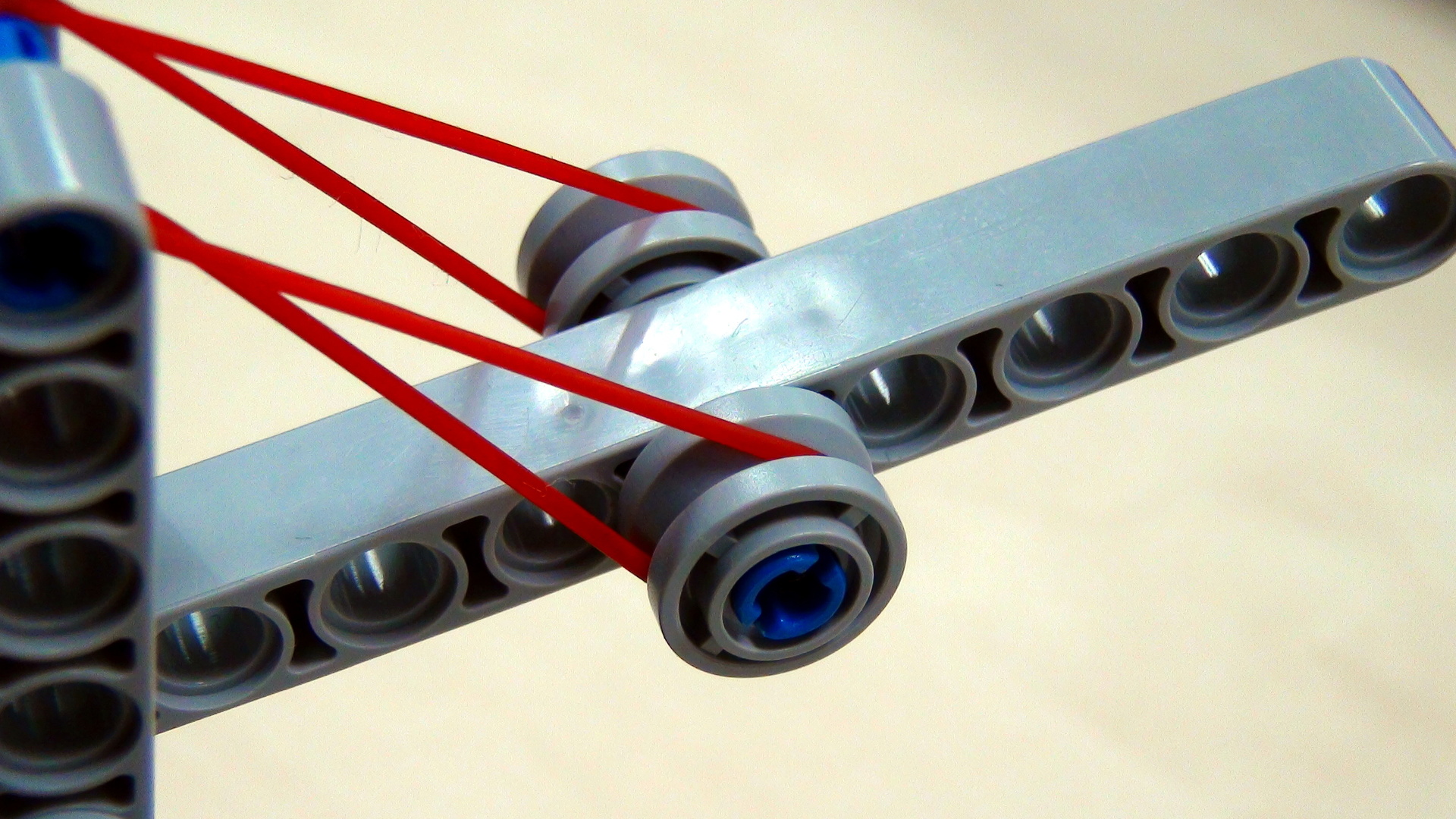 FLLCasts | Rubber bands pinless attachment for taking loops