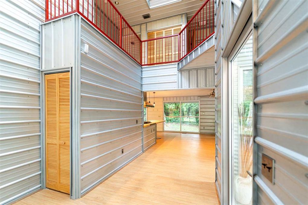 Tantalizing Tin: Distinctive Metal House Shines in the Florida Sun ...