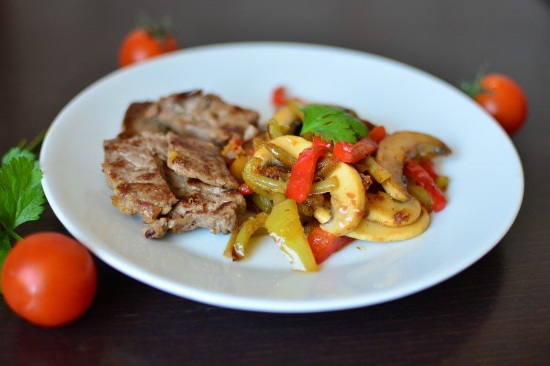 Balsamic Beef with Bell Peppers and Mushrooms