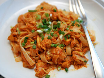 Dinner Tonight: Shredded Red Chicken Curry With Rice Noodles Recipe ...