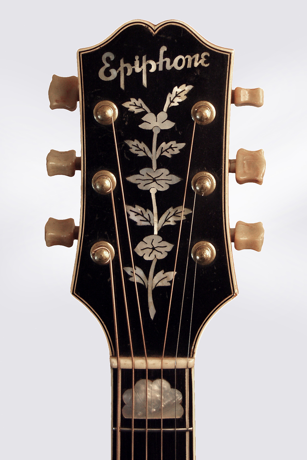 Catch of the Day: 1941 Epiphone De Luxe | Fretboard Journal