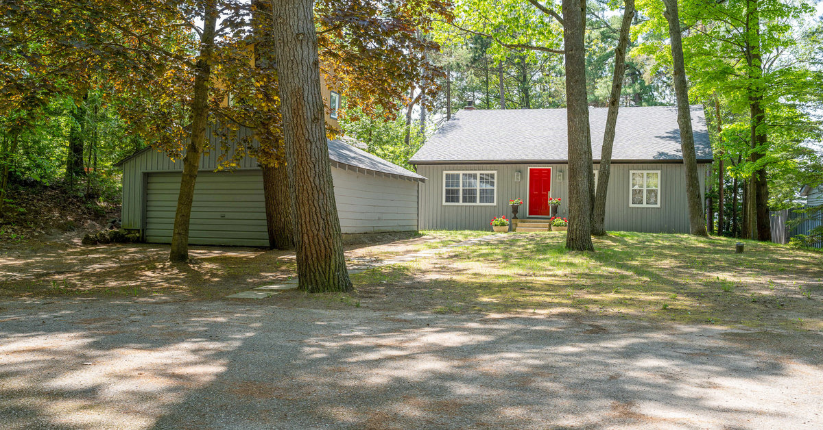 270 Tiny Beaches Road North