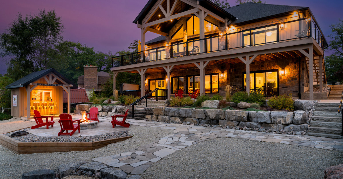 18 Edgewater Road