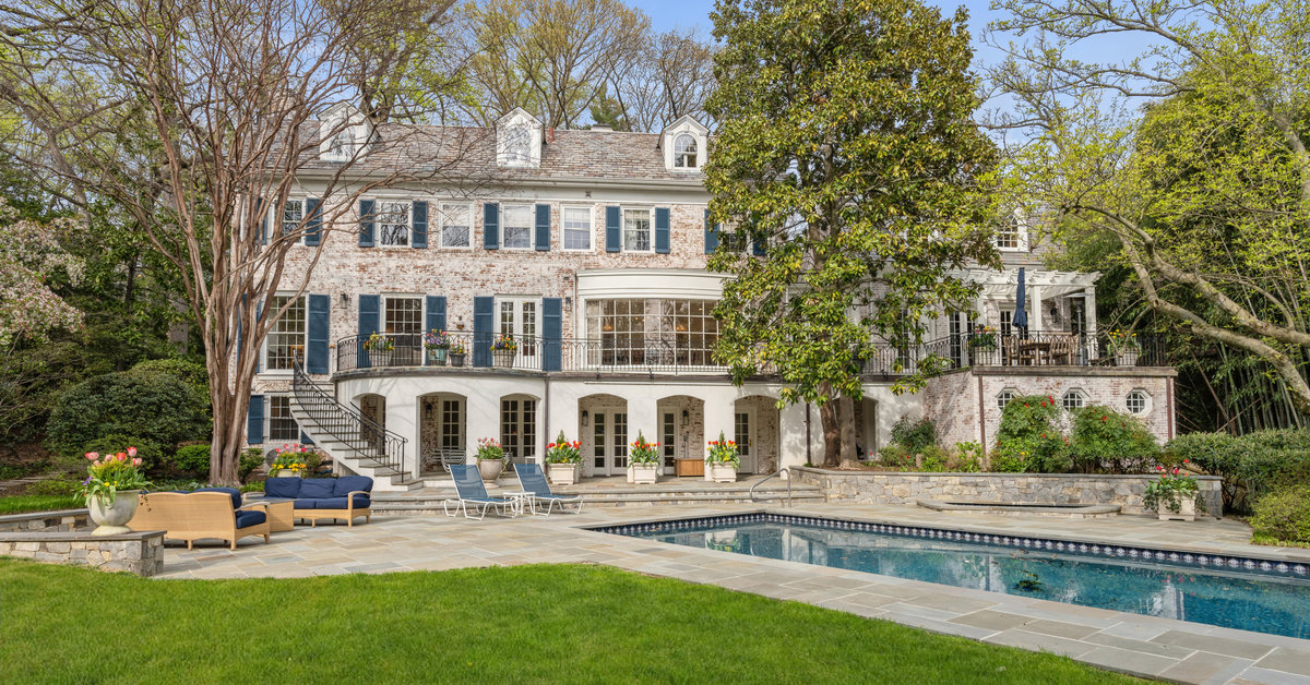 2812 Woodland Drive NW | Washington Fine Properties, LLC