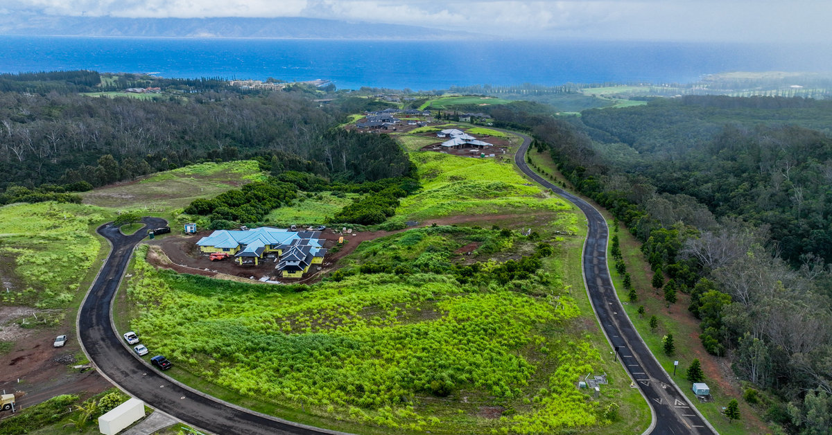 640 Mahana Ridge Street