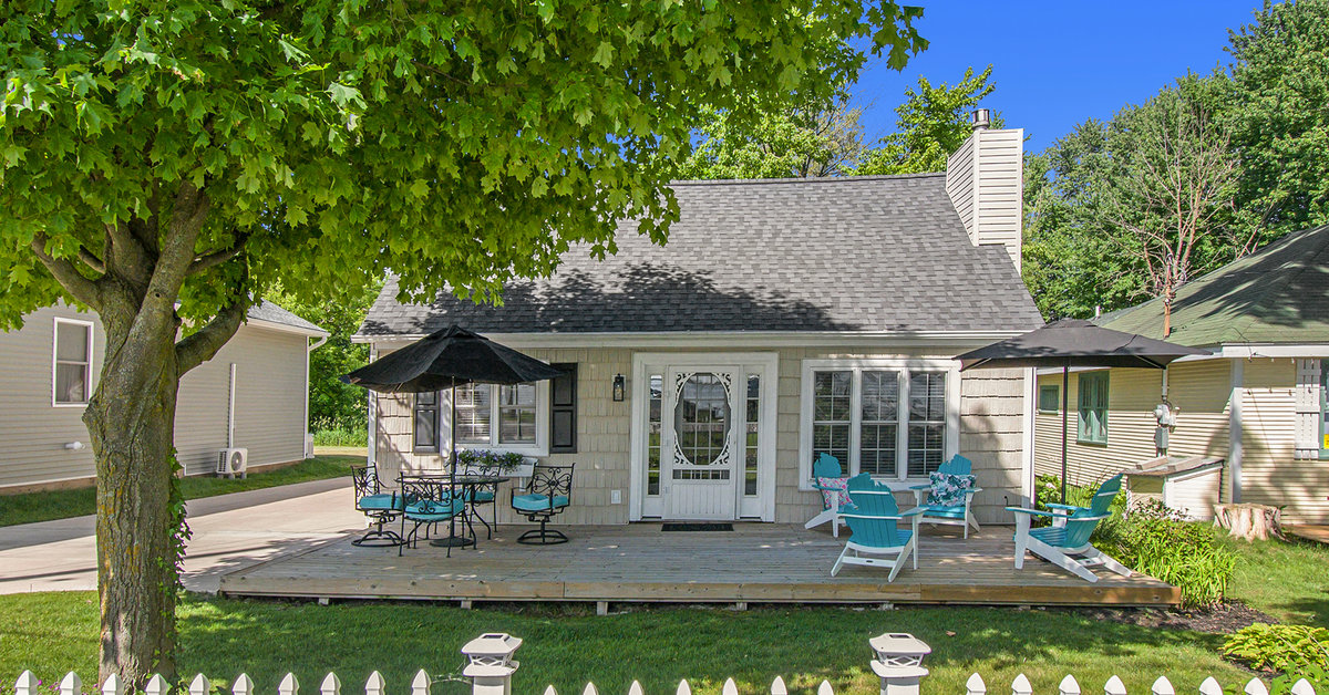 402 North Shore Drive