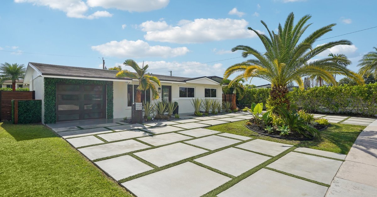 8015 Sw 101st Ave | Luxe Properties, LLC