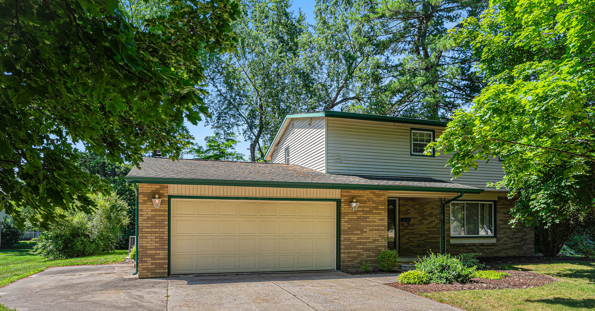 2112 Burlington Drive