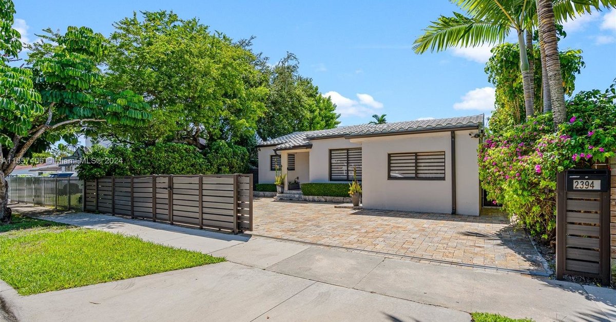 2394 SW 26th St | Luxe Properties, LLC