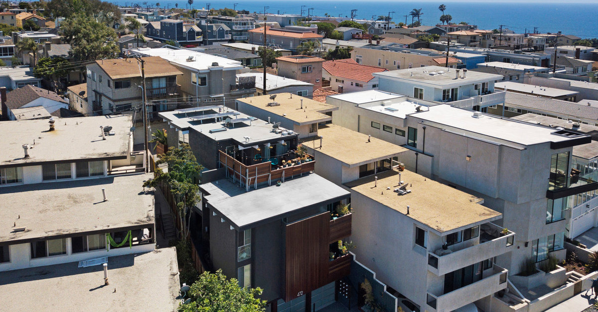 472 Rosecrans Ave