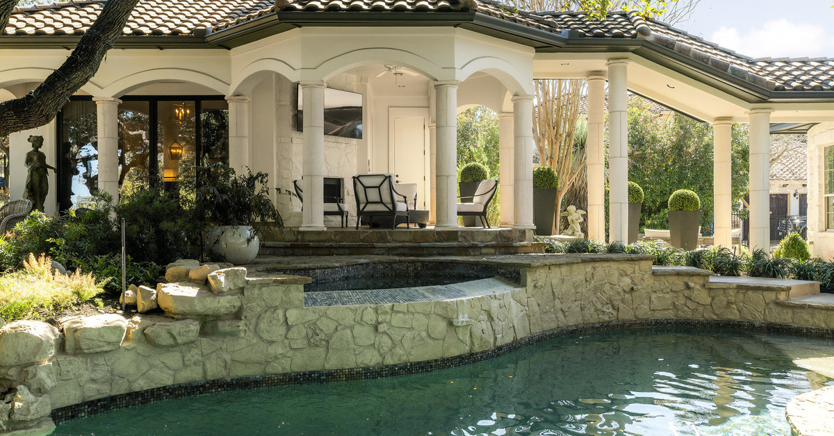 Exquisite Santa Barbara-Inspired Estate near Lake Travis | Kuper ...