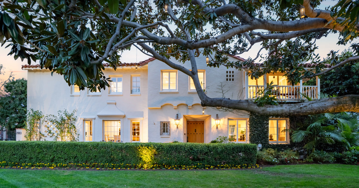 2003 North Victoria Drive