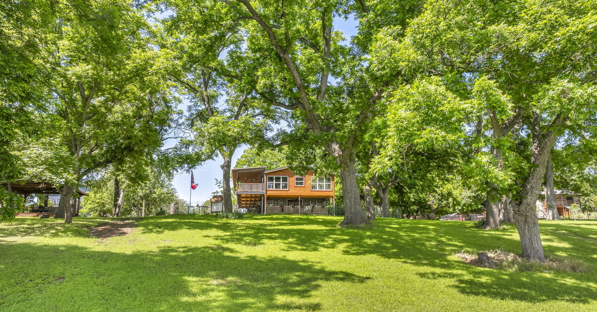 3715 Lakeview Drive | Compass / Austin Luxury Group