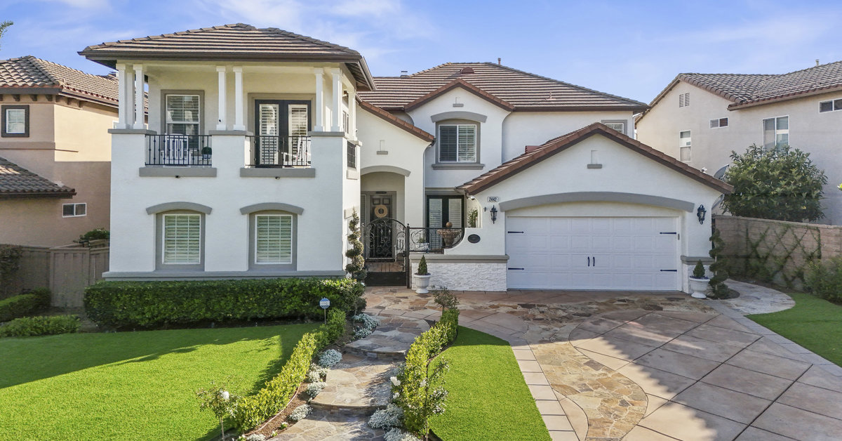 2442 N Hawksfield Way