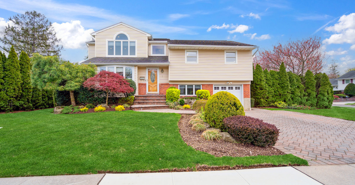 7 Holly Dr