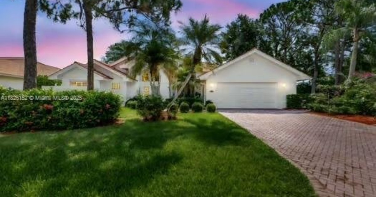 1137 SW Lighthouse Dr