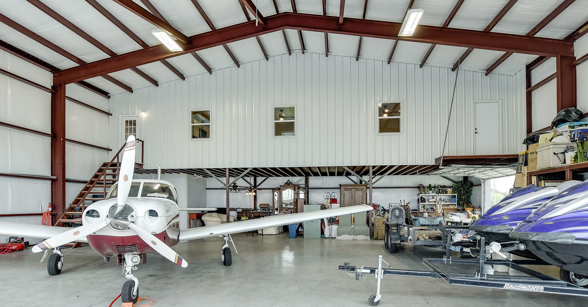Unique Hangar and Apartment on Airstrip | Kuper Sotheby's International ...