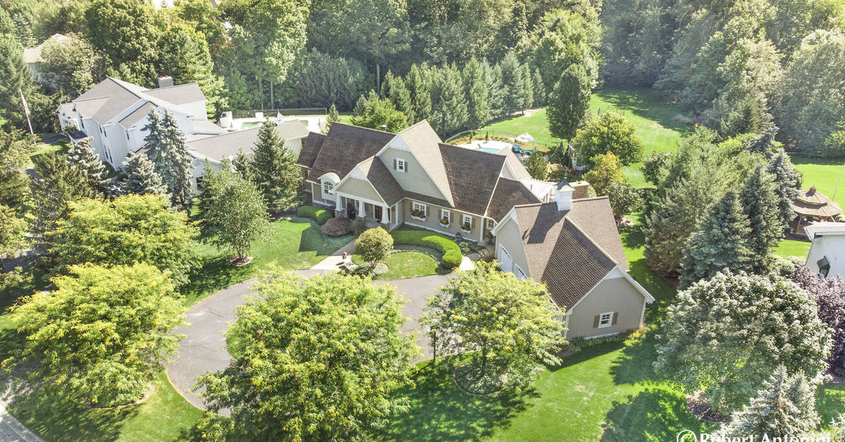 338 Stonehenge Drive SW