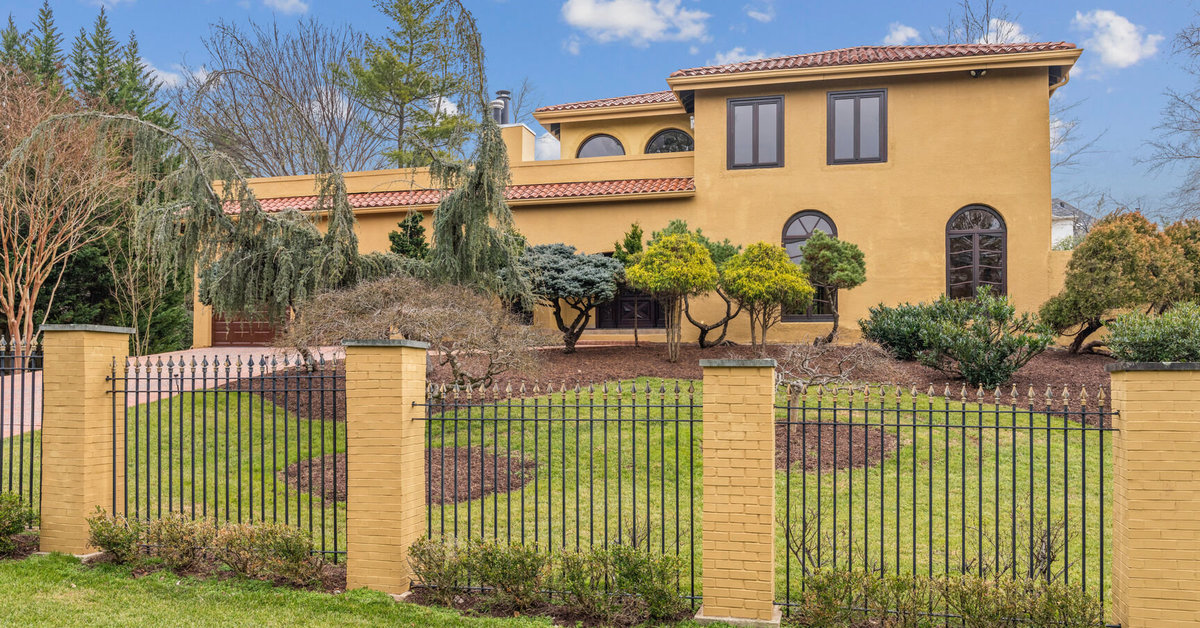 10233 Holly Hill Place | Washington Fine Properties, LLC