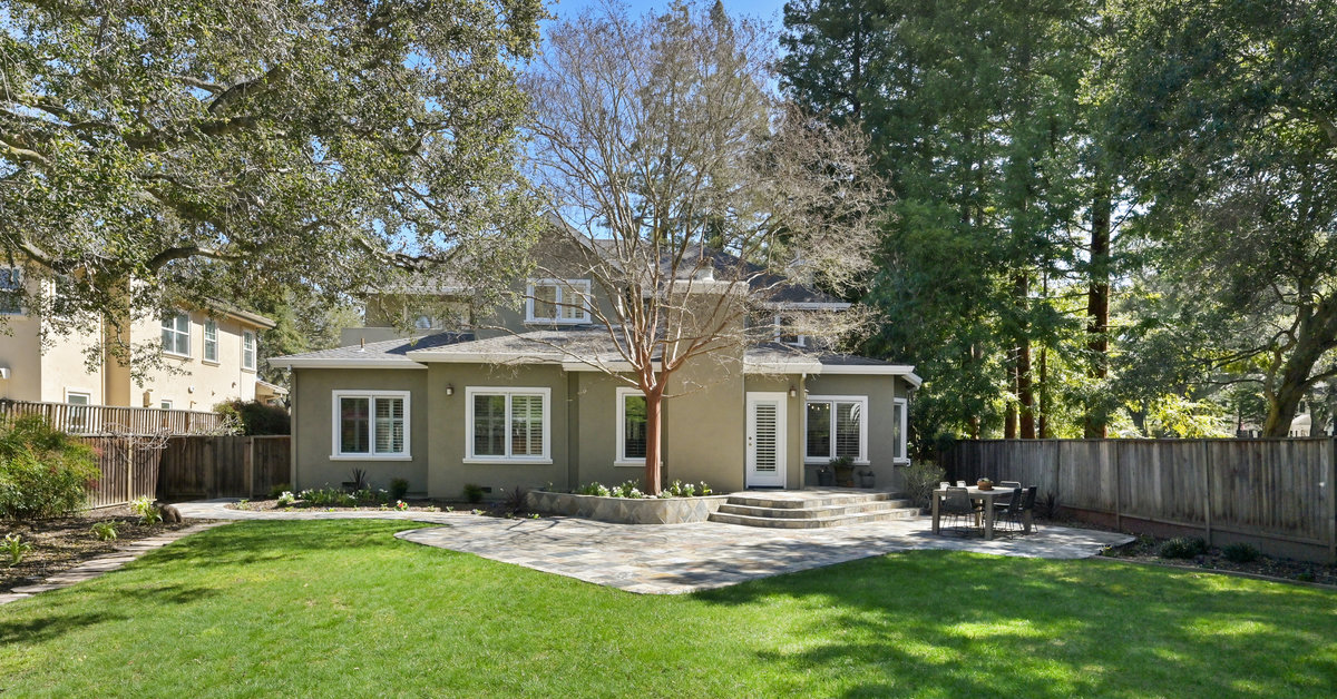 991 Menlo Oaks Drive