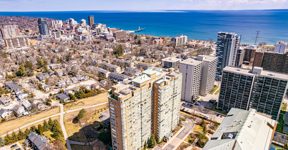 909 - 1276 Maple Crossing Blvd