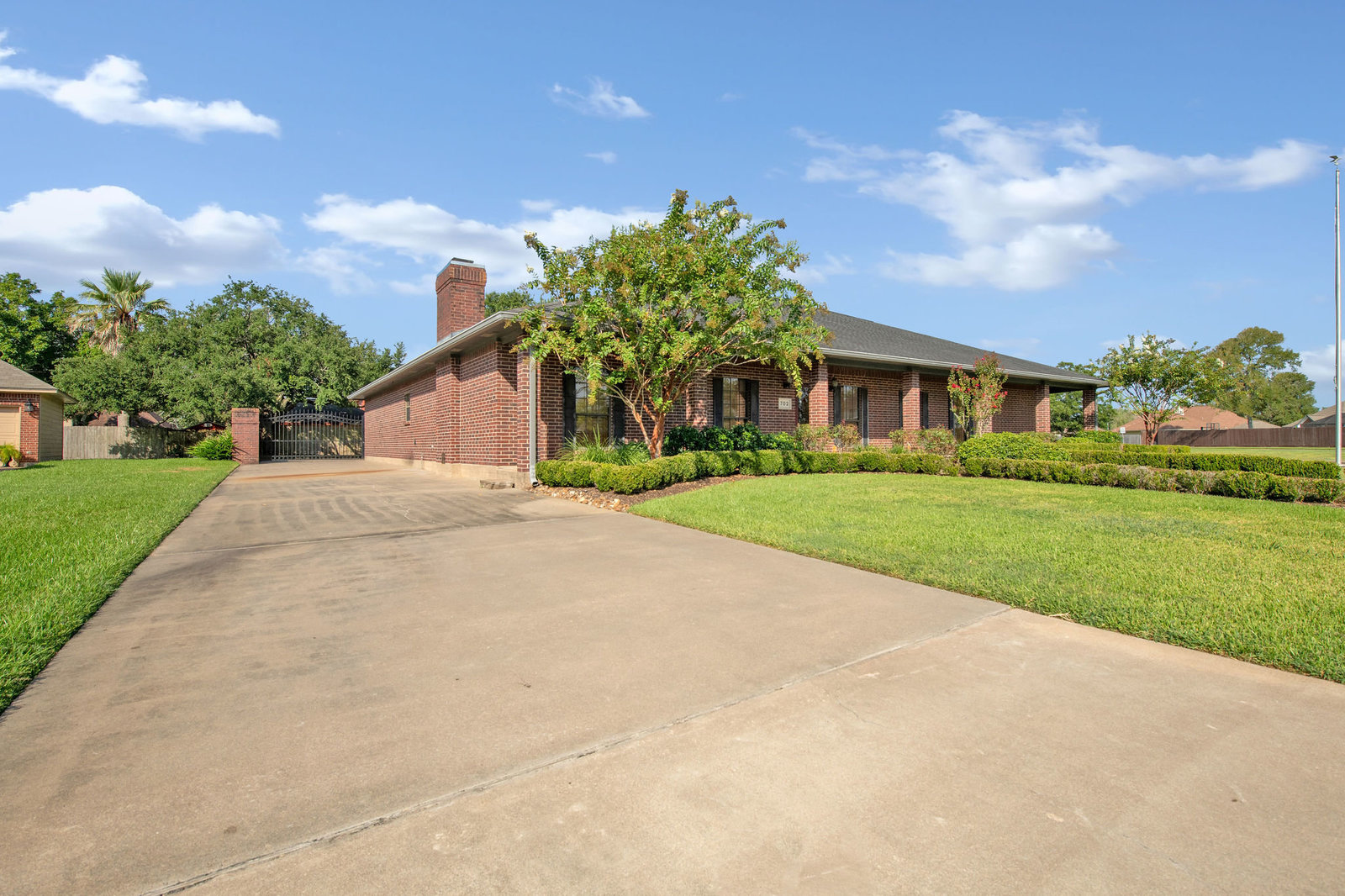 702 Walnut St, Lake Jackson, TX 77566 | Rela