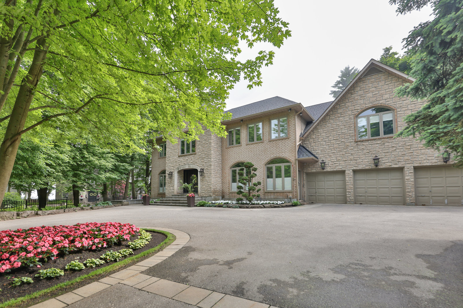 24 Raymar Place